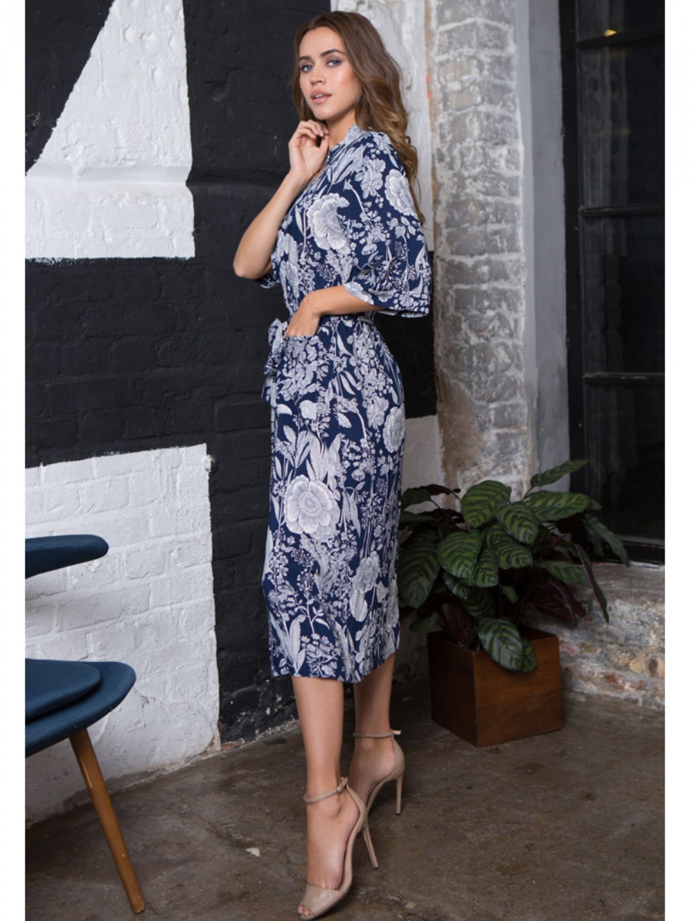 Купить халат из принтованной цветочным узором вискозы Mia-Mia Ariana 16339